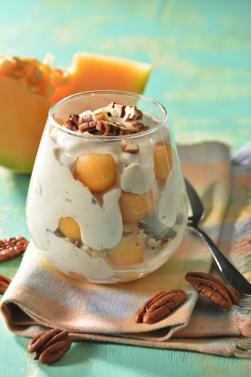 Perlas de Melón con Yoghurt de Nuez