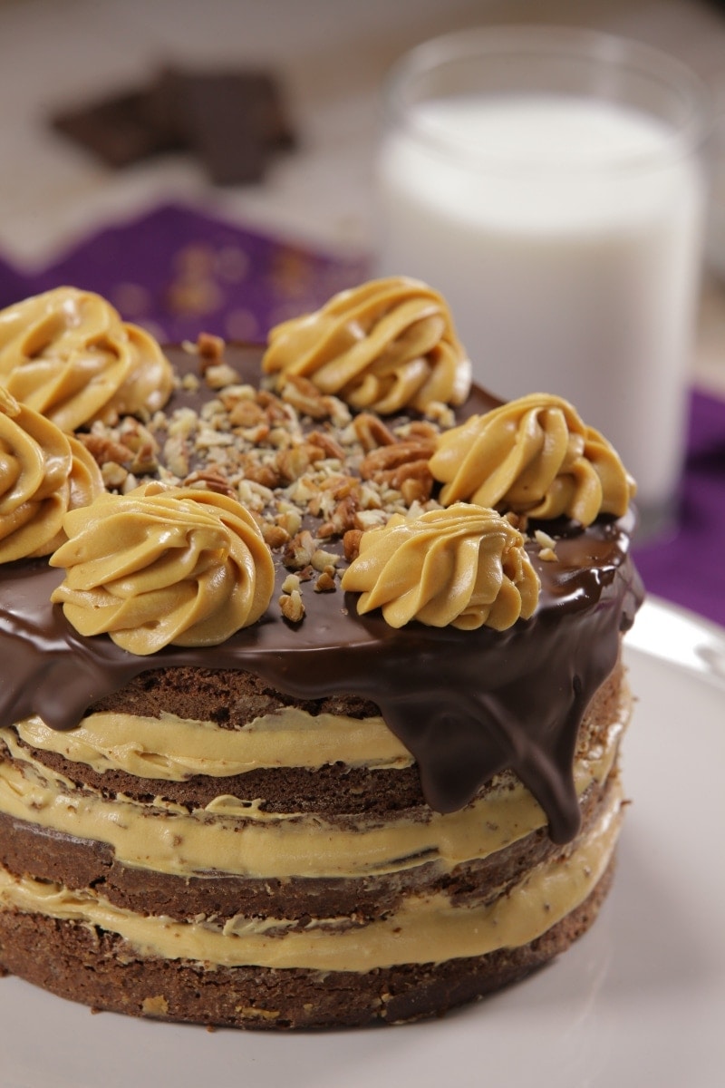 Pastel De Chocolate Con Betún De Caramelo