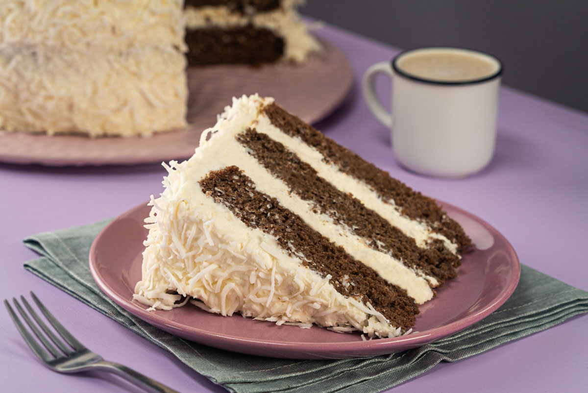 Pastel De Chocolate Con Betún De Malvavisco Y Coco
