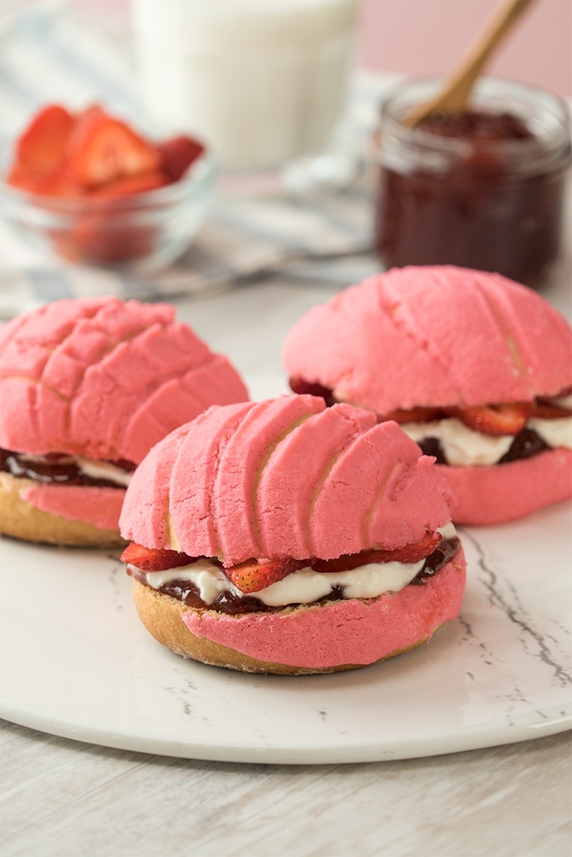 Conchas de Fresa Rellenas de Nata